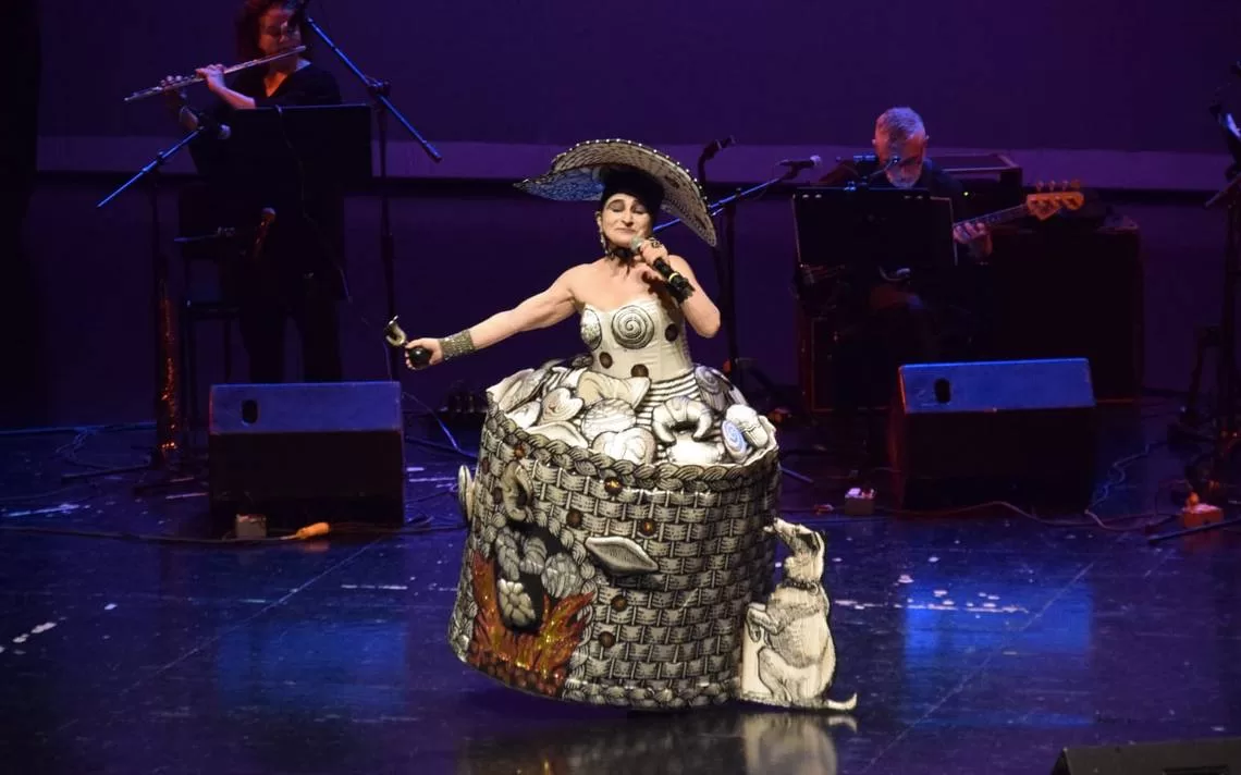 Astrid Hadad Celebra La Independencia Con Humor Y Crítica | Universo CdMx