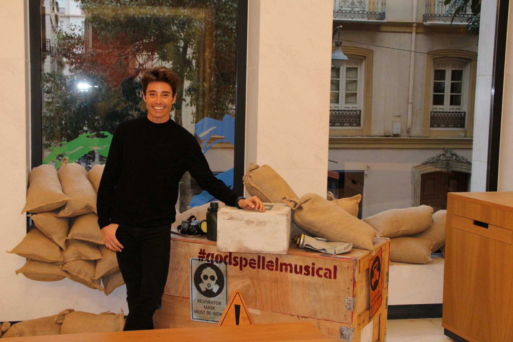 El Actor Español Aaron Cobos Dejó Una Parte De Su Cuerpo En México ...